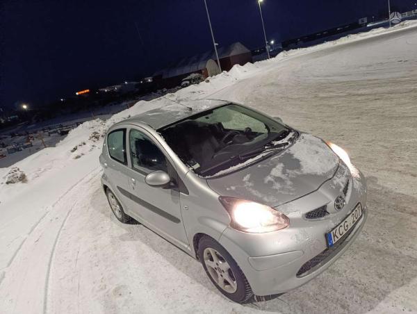 Pelēks Toyota Aygo 2007 Kauņa, ar dzinēja tilpumu 1.00 L un nobraukumu 170 tūkst. km par 1900 €, foto 5 vietnē AUTOMOTO.COM.LV