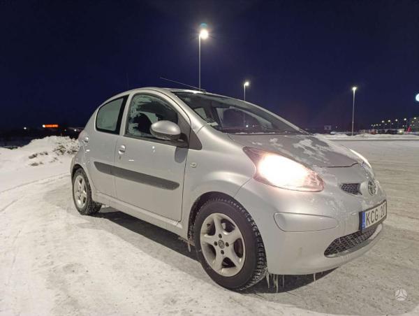 Pelēks Toyota Aygo 2007 Kauņa, ar dzinēja tilpumu 1.00 L un nobraukumu 170 tūkst. km par 1900 €, foto 6 vietnē AUTOMOTO.COM.LV