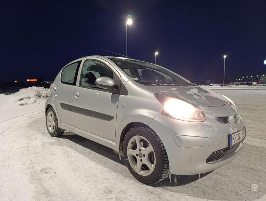Pelēks Toyota Aygo 2007 Kauņa, ar dzinēja tilpumu 1.00 L un nobraukumu 170 tūkst. km par 1900 €, foto 6 vietnē AUTOMOTO.COM.LV
