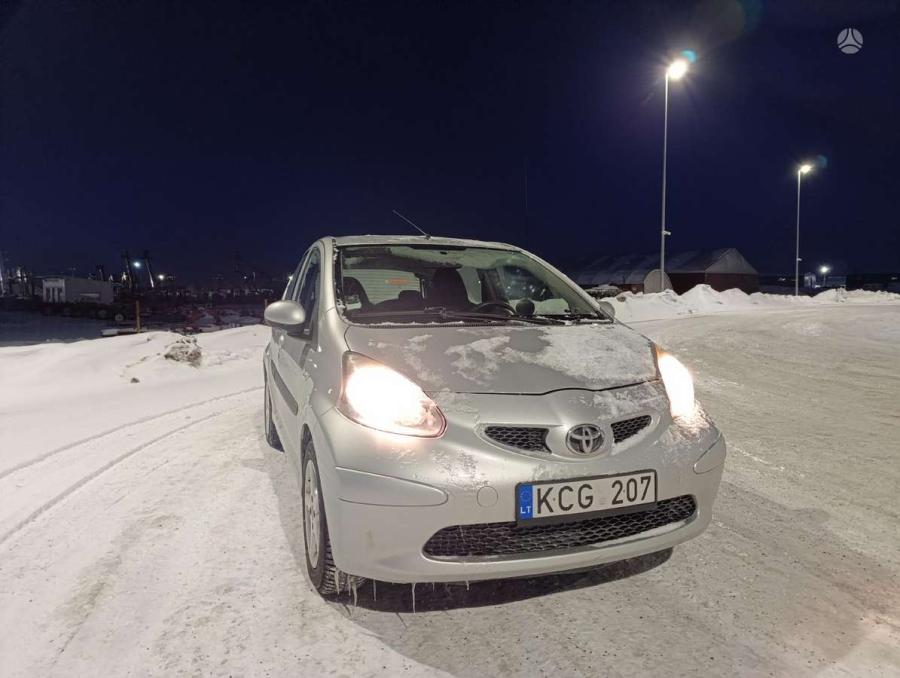 Pelēks Toyota Aygo 2007 Kauņa, ar dzinēja tilpumu 1.00 L un nobraukumu 170 tūkst. km par 1900 €, foto 7 vietnē AUTOMOTO.COM.LV
