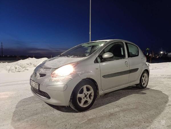 Pelēks Toyota Aygo 2007 Kauņa, ar dzinēja tilpumu 1.00 L un nobraukumu 170 tūkst. km par 1900 €, foto 9 vietnē AUTOMOTO.COM.LV