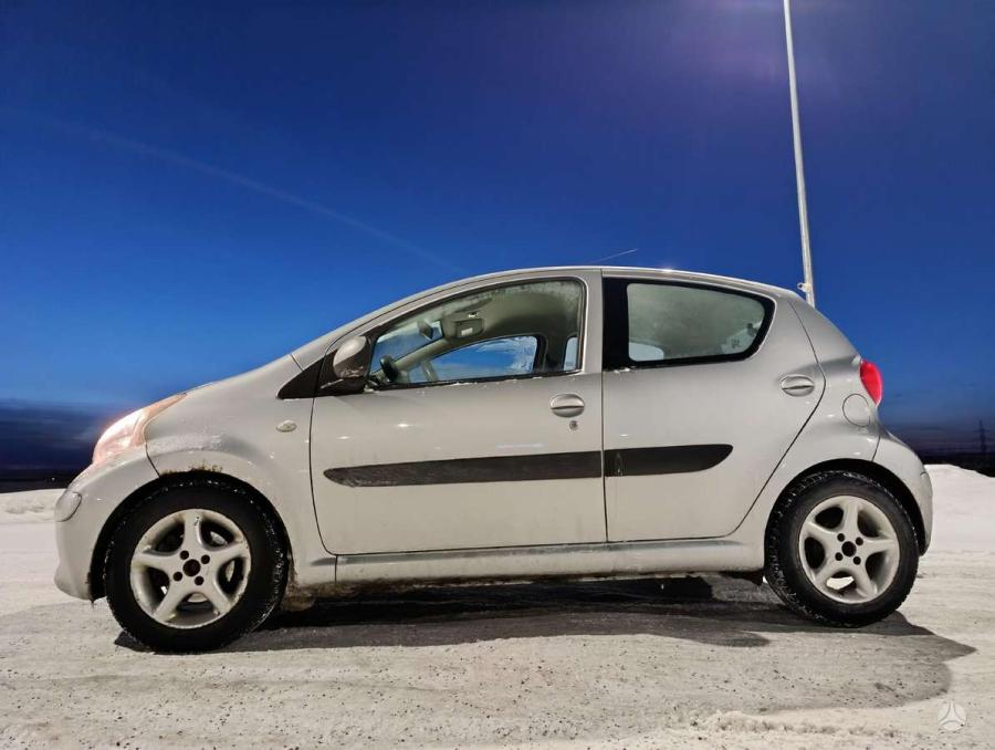 Pelēks Toyota Aygo 2007 Kauņa, ar dzinēja tilpumu 1.00 L un nobraukumu 170 tūkst. km par 1900 €, foto 10 vietnē AUTOMOTO.COM.LV