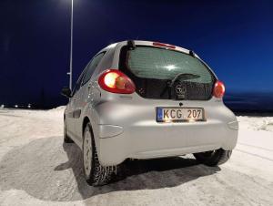 Pelēks Toyota Aygo 2007 Kauņa, ar dzinēja tilpumu 1.00 L un nobraukumu 170 tūkst. km par 1900 €, foto 11 vietnē AUTOMOTO.COM.LV