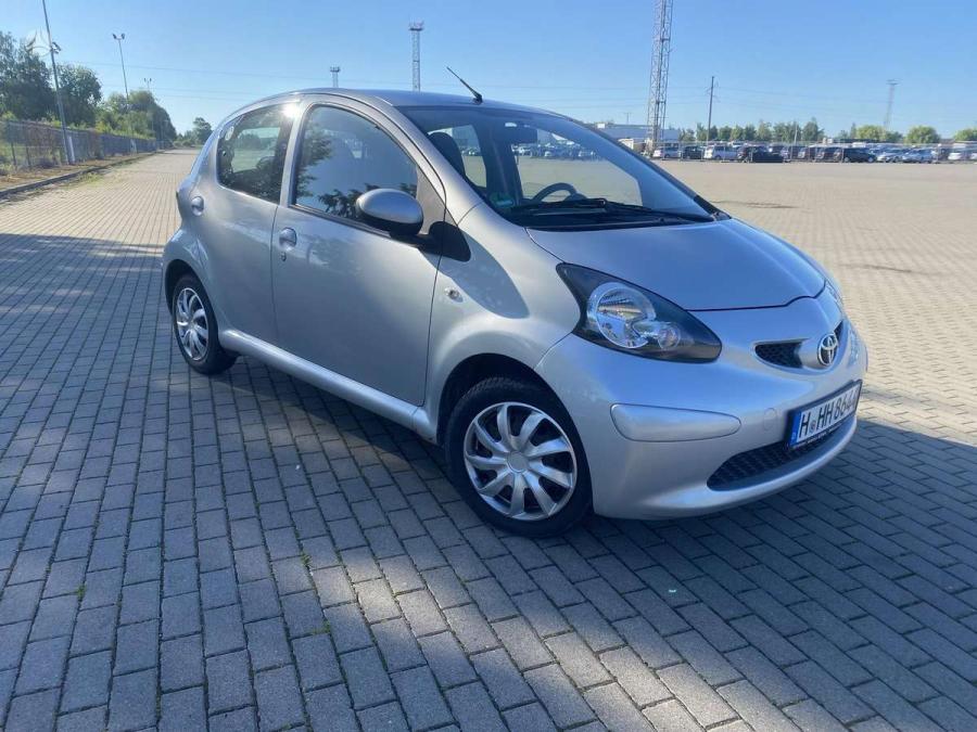 Grey Toyota Aygo 2007 in Marijampole, with an engine capacity of 1.00 L and mileage of 127 thousand km for 990 €, photo 1 on AUTOMOTO.COM.LV