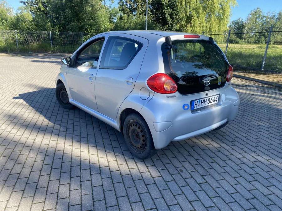 Grey Toyota Aygo 2007 in Marijampole, with an engine capacity of 1.00 L and mileage of 127 thousand km for 990 €, photo 6 on AUTOMOTO.COM.LV
