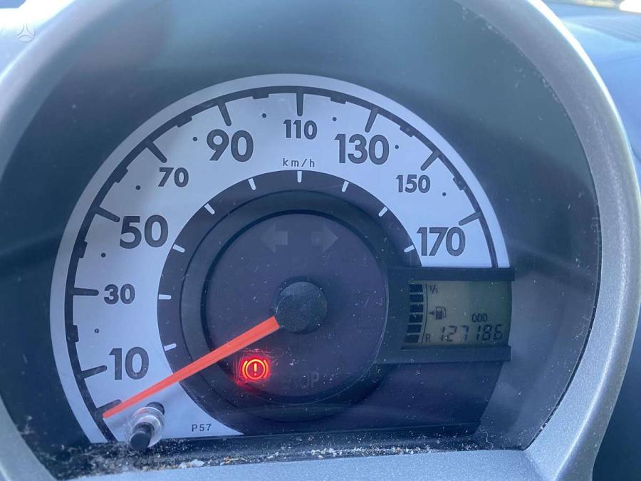 Grey Toyota Aygo 2007 in Marijampole, with an engine capacity of 1.00 L and mileage of 127 thousand km for 990 €, photo 13 on AUTOMOTO.COM.LV