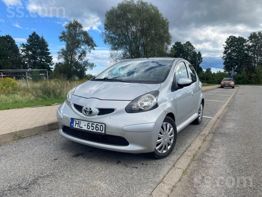 Pelēks Toyota Aygo 2007 Rīga, ar dzinēja tilpumu 1.00 L un nobraukumu 175 tūkst. km par 2300 €, foto 1 vietnē AUTOMOTO.COM.LV
