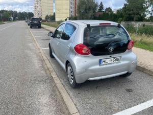 Pelēks Toyota Aygo 2007 Rīga, ar dzinēja tilpumu 1.00 L un nobraukumu 175 tūkst. km par 2300 €, foto 3 vietnē AUTOMOTO.COM.LV