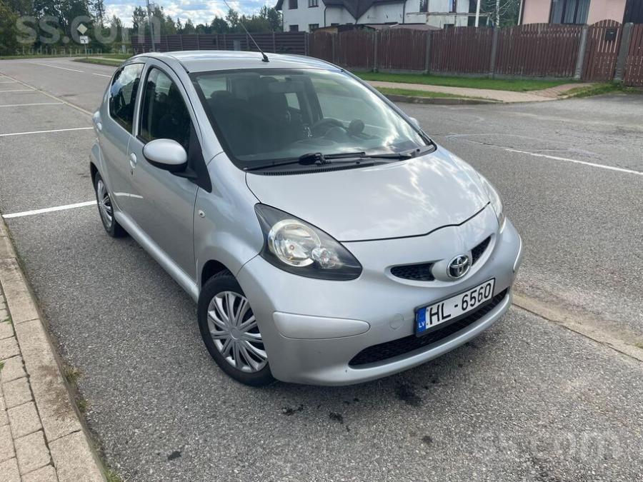 Pelēks Toyota Aygo 2007 Rīga, ar dzinēja tilpumu 1.00 L un nobraukumu 175 tūkst. km par 2300 €, foto 4 vietnē AUTOMOTO.COM.LV