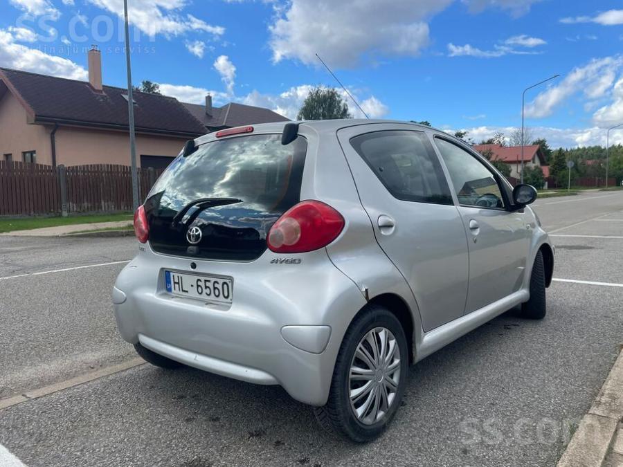 Pelēks Toyota Aygo 2007 Rīga, ar dzinēja tilpumu 1.00 L un nobraukumu 175 tūkst. km par 2300 €, foto 5 vietnē AUTOMOTO.COM.LV