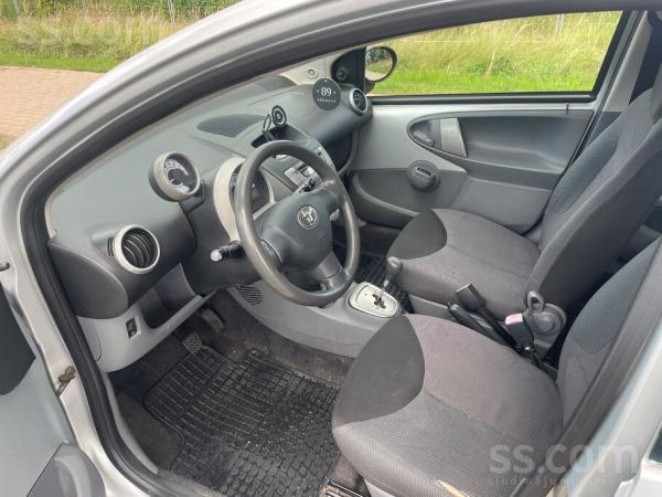 Toyota Aygo 2007 Rīga vietnē Pelēks Toyota Aygo 2007 Rīga, ar dzinēja tilpumu 1.00 L un nobraukumu 175 tūkst. km par 2300 €, foto 6 vietnē AUTOMOTO.COM.LV