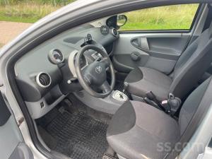 Pelēks Toyota Aygo 2007 Rīga, ar dzinēja tilpumu 1.00 L un nobraukumu 175 tūkst. km par 2300 €, foto 6 vietnē AUTOMOTO.COM.LV