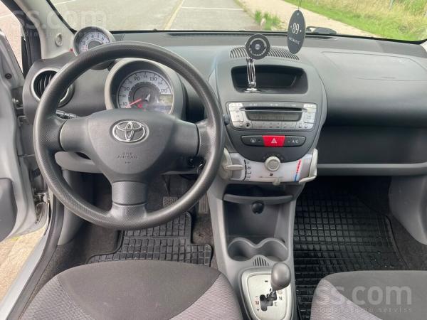 Toyota Aygo 2007 Rīga vietnē Pelēks Toyota Aygo 2007 Rīga, ar dzinēja tilpumu 1.00 L un nobraukumu 175 tūkst. km par 2300 €, foto 7 vietnē AUTOMOTO.COM.LV