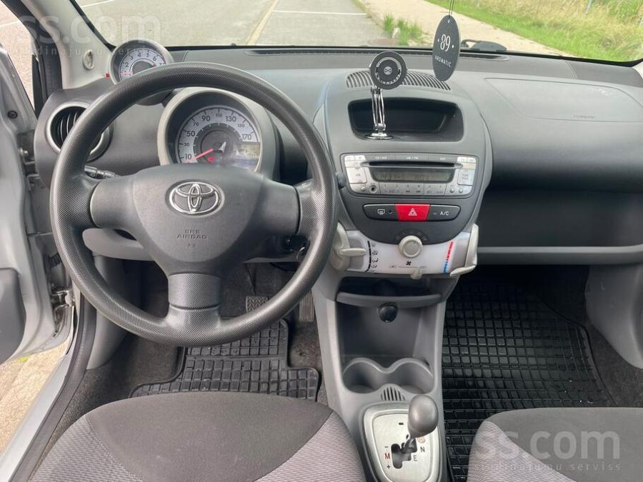 Pelēks Toyota Aygo 2007 Rīga, ar dzinēja tilpumu 1.00 L un nobraukumu 175 tūkst. km par 2300 €, foto 7 vietnē AUTOMOTO.COM.LV