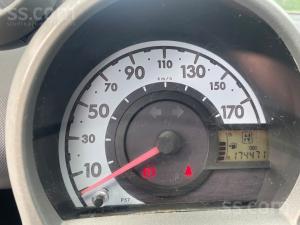 Pelēks Toyota Aygo 2007 Rīga, ar dzinēja tilpumu 1.00 L un nobraukumu 175 tūkst. km par 2300 €, foto 8 vietnē AUTOMOTO.COM.LV