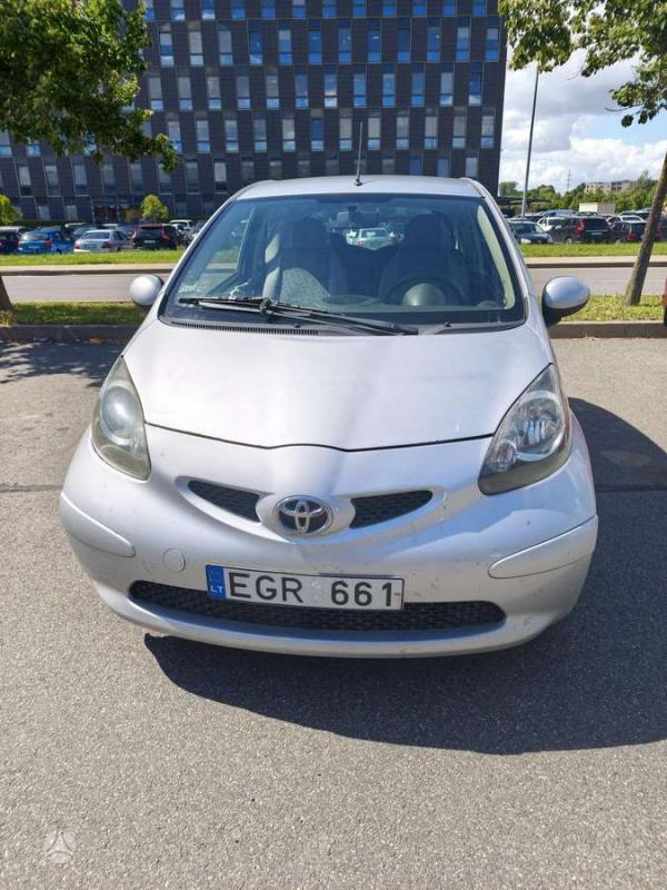 Pelēks Toyota Aygo 2008 Kauņa, ar dzinēja tilpumu 1.00 L un nobraukumu 230 tūkst. km par 1100 €, foto 2 vietnē AUTOMOTO.COM.LV