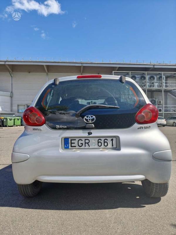 Pelēks Toyota Aygo 2008 Kauņa, ar dzinēja tilpumu 1.00 L un nobraukumu 230 tūkst. km par 1100 €, foto 6 vietnē AUTOMOTO.COM.LV