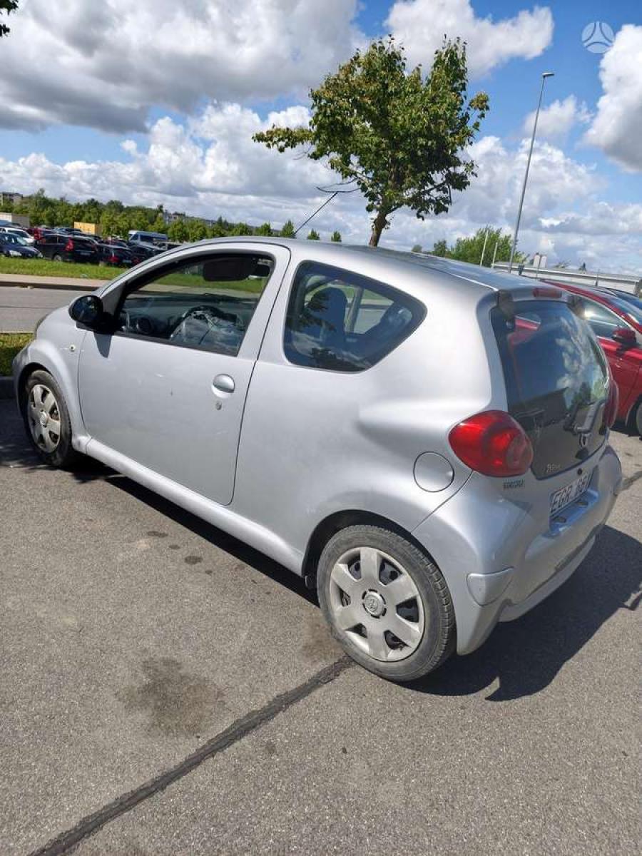 Pelēks Toyota Aygo 2008 Kauņa, ar dzinēja tilpumu 1.00 L un nobraukumu 230 tūkst. km par 1100 €, foto 12 vietnē AUTOMOTO.COM.LV