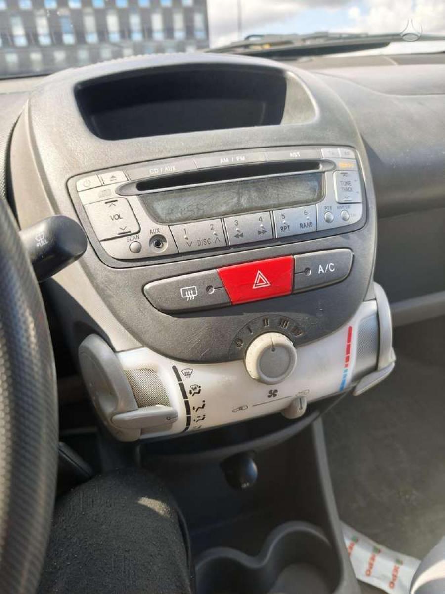 Pelēks Toyota Aygo 2008 Kauņa, ar dzinēja tilpumu 1.00 L un nobraukumu 230 tūkst. km par 1100 €, foto 14 vietnē AUTOMOTO.COM.LV
