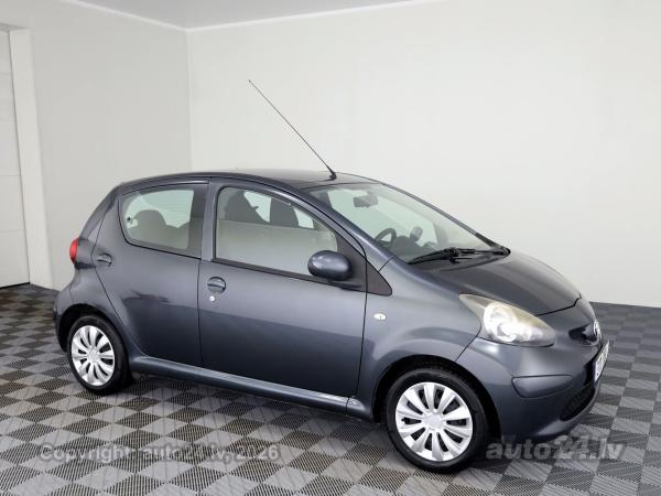 Toyota Aygo 2008 Tallina vietnē Pelēks Toyota Aygo 2008 Tallina, ar dzinēja tilpumu 1.00 L un nobraukumu 203 tūkst. km par 1199 €, foto 1 vietnē AUTOMOTO.COM.LV
