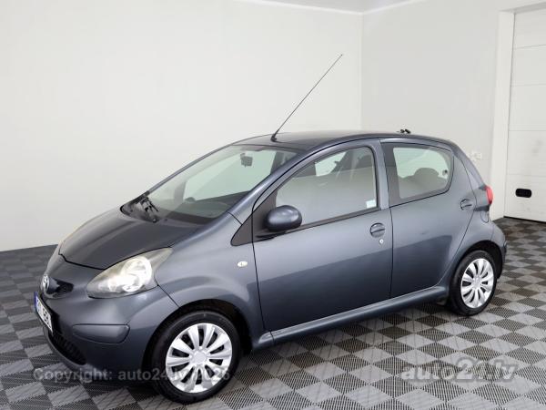 Toyota Aygo 2008 Tallina vietnē Pelēks Toyota Aygo 2008 Tallina, ar dzinēja tilpumu 1.00 L un nobraukumu 203 tūkst. km par 1199 €, foto 3 vietnē AUTOMOTO.COM.LV