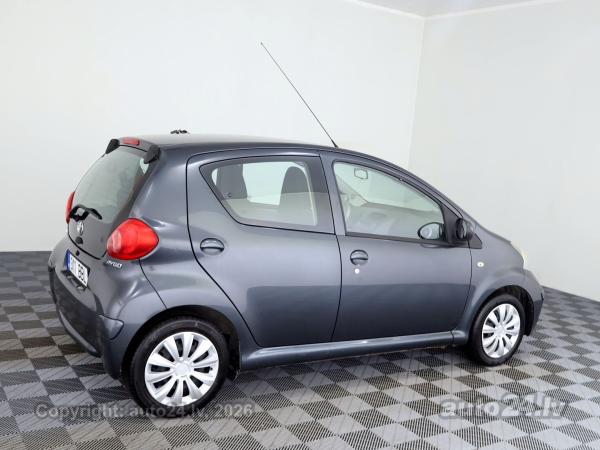 Toyota Aygo 2008 Tallina vietnē Pelēks Toyota Aygo 2008 Tallina, ar dzinēja tilpumu 1.00 L un nobraukumu 203 tūkst. km par 1199 €, foto 4 vietnē AUTOMOTO.COM.LV
