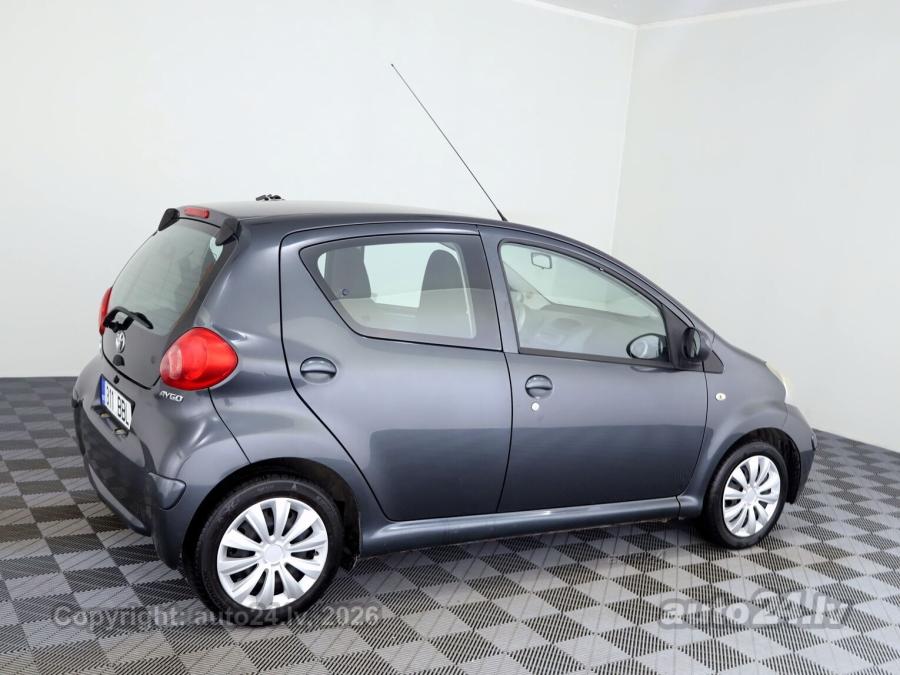 Grey Toyota Aygo 2008 in Tallinn, with an engine capacity of 1.00 L and mileage of 203 thousand km for 1199 €, photo 4 on AUTOMOTO.COM.LV