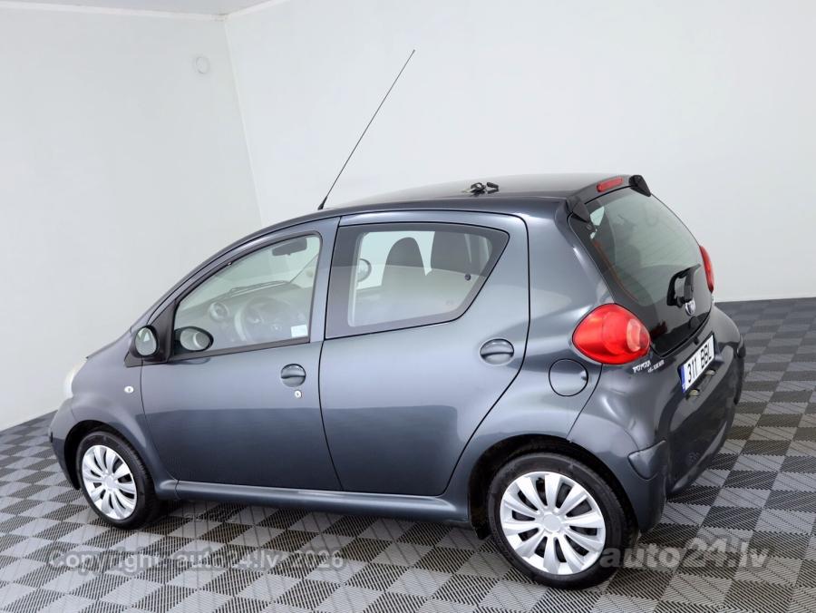 Grey Toyota Aygo 2008 in Tallinn, with an engine capacity of 1.00 L and mileage of 203 thousand km for 1199 €, photo 5 on AUTOMOTO.COM.LV