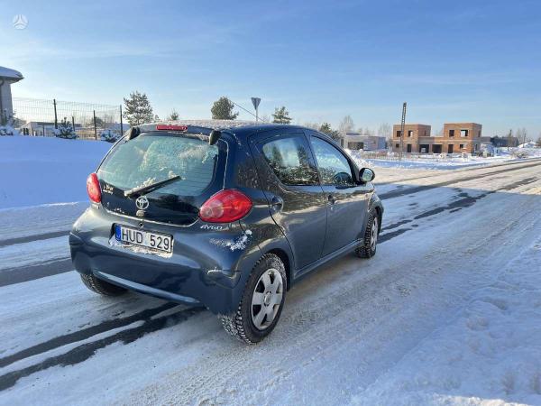 Pelēks Toyota Aygo 2009 Viļņa, ar dzinēja tilpumu 1.40 L un nobraukumu 259 tūkst. km par 1600 €, foto 5 vietnē AUTOMOTO.COM.LV