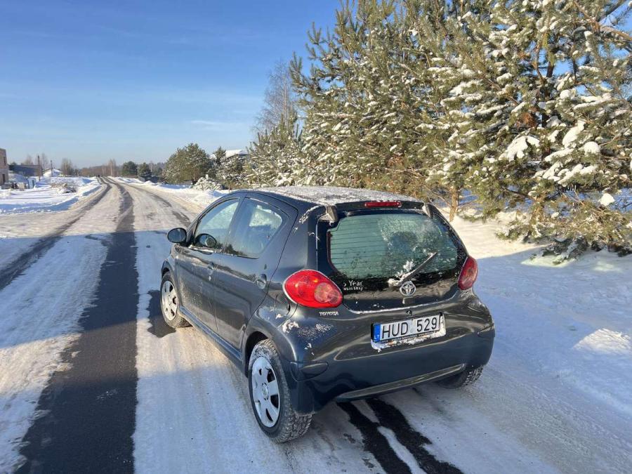 Grey Toyota Aygo 2009 in Vilnius, with an engine capacity of 1.40 L and mileage of 259 thousand km for 1600 €, photo 6 on AUTOMOTO.COM.LV