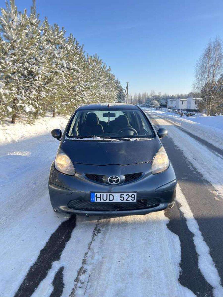 Grey Toyota Aygo 2009 in Vilnius, with an engine capacity of 1.40 L and mileage of 259 thousand km for 1600 €, photo 8 on AUTOMOTO.COM.LV