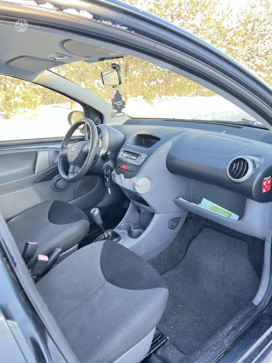 Grey Toyota Aygo 2009 in Vilnius, with an engine capacity of 1.40 L and mileage of 259 thousand km for 1600 €, photo 11 on AUTOMOTO.COM.LV