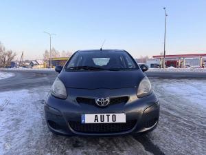 Grey Toyota Aygo 2009 in Taurage, with an engine capacity of 1.00 L and mileage of 142 thousand km for 2699 €, photo 2 on AUTOMOTO.COM.LV