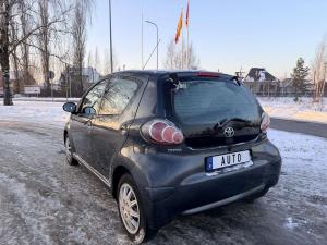 Grey Toyota Aygo 2009 in Taurage, with an engine capacity of 1.00 L and mileage of 142 thousand km for 2699 €, photo 5 on AUTOMOTO.COM.LV