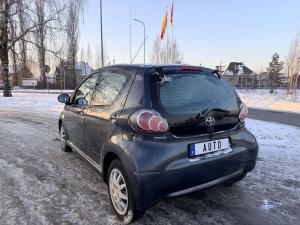 Grey Toyota Aygo 2009 in Taurage, with an engine capacity of 1.00 L and mileage of 142 thousand km for 2699 €, photo 5 on AUTOMOTO.COM.LV