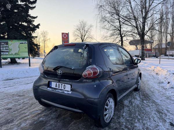 Grey Toyota Aygo 2009 in Taurage, with an engine capacity of 1.00 L and mileage of 142 thousand km for 2699 €, photo 7 on AUTOMOTO.COM.LV