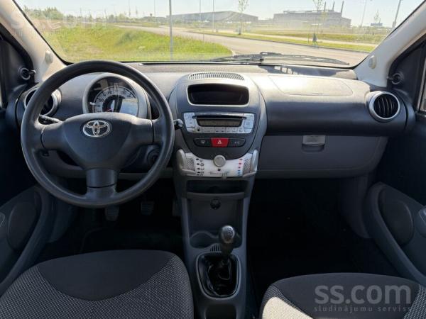 Pelēks Toyota Aygo 2009 Liepāja, ar dzinēja tilpumu 1.00 L un nobraukumu 143 tūkst. km par 2900 €, foto 10 vietnē AUTOMOTO.COM.LV