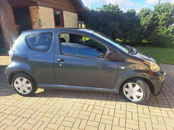 Toyota Aygo 2009 Šauļi vietnē Pelēks Toyota Aygo 2009 Šauļi, ar dzinēja tilpumu 1.00 L un nobraukumu 124 tūkst. km par 1400 €, foto 3 vietnē AUTOMOTO.COM.LV