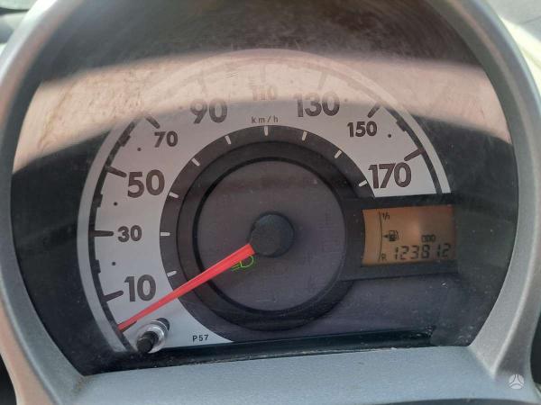 Toyota Aygo 2009 Šauļi vietnē Pelēks Toyota Aygo 2009 Šauļi, ar dzinēja tilpumu 1.00 L un nobraukumu 124 tūkst. km par 1400 €, foto 5 vietnē AUTOMOTO.COM.LV