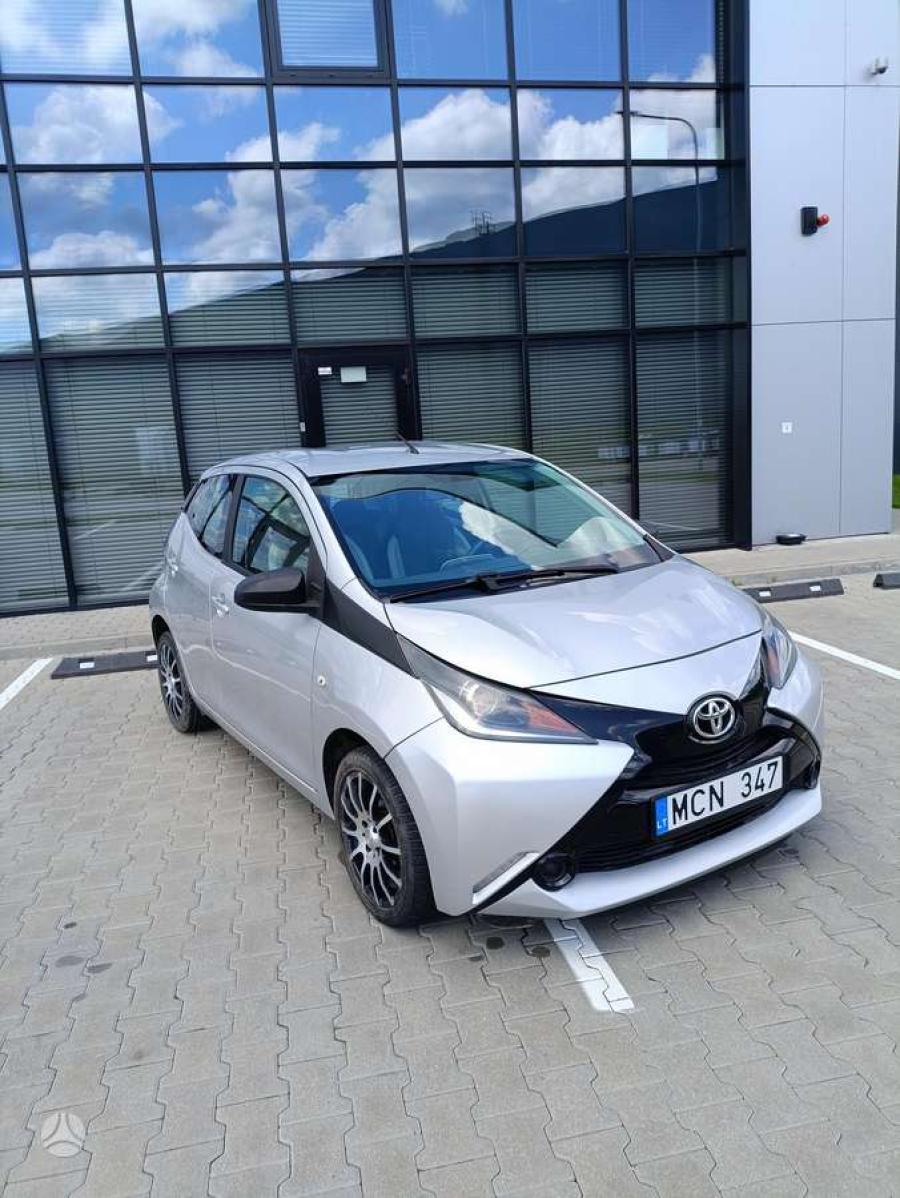 Pelēks Toyota Aygo 2015 Klaipėda, ar dzinēja tilpumu 1.00 L un nobraukumu 270 tūkst. km par 3600 €, foto 1 vietnē AUTOMOTO.COM.LV
