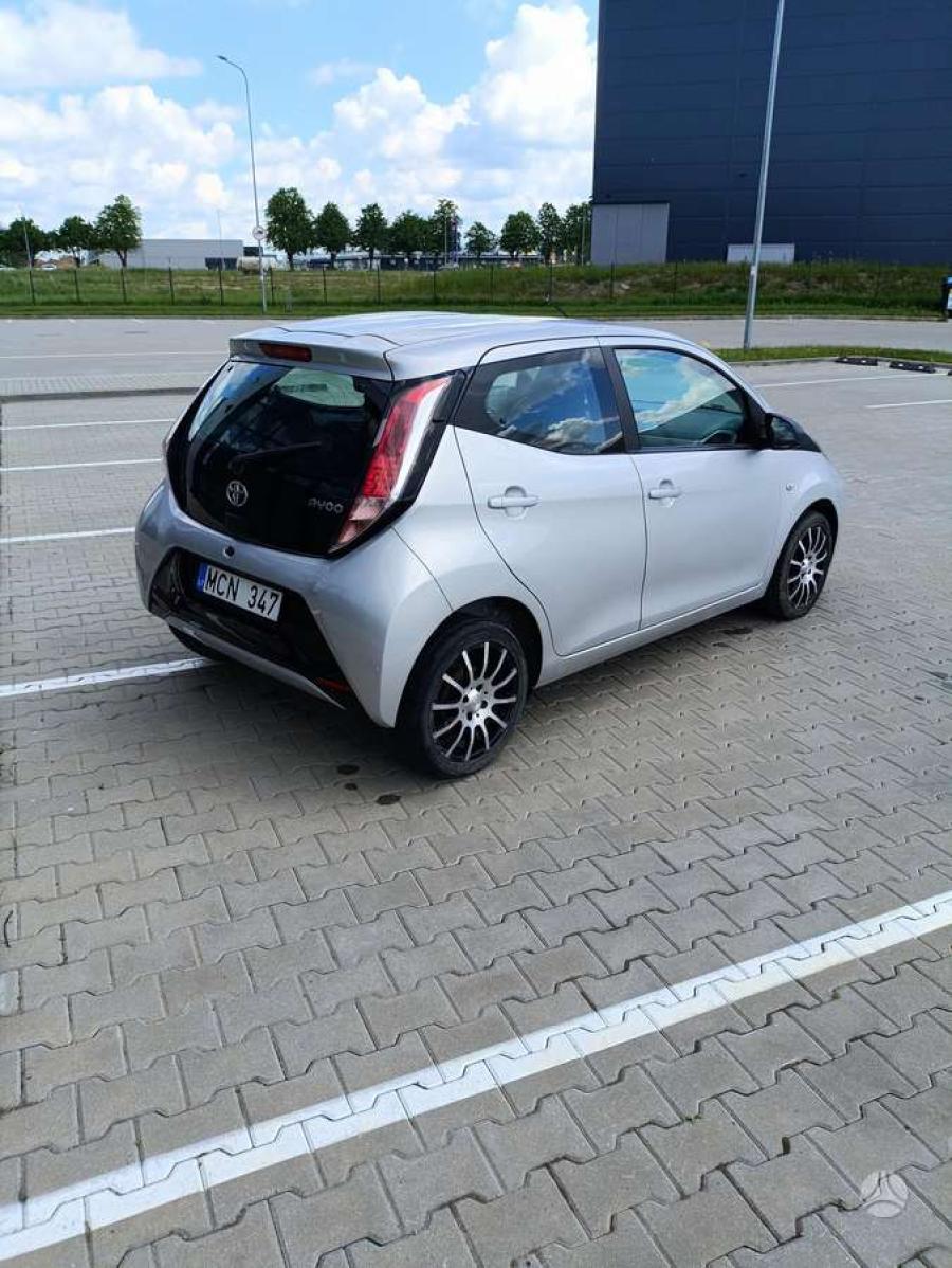 Pelēks Toyota Aygo 2015 Klaipėda, ar dzinēja tilpumu 1.00 L un nobraukumu 270 tūkst. km par 3600 €, foto 4 vietnē AUTOMOTO.COM.LV