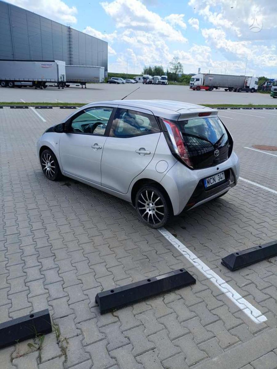Pelēks Toyota Aygo 2015 Klaipėda, ar dzinēja tilpumu 1.00 L un nobraukumu 270 tūkst. km par 3600 €, foto 5 vietnē AUTOMOTO.COM.LV