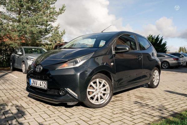 Pelēks Toyota Aygo 2016 Kretinga, ar dzinēja tilpumu 1.00 L un nobraukumu 133 tūkst. km par 5499 €, foto 1 vietnē AUTOMOTO.COM.LV