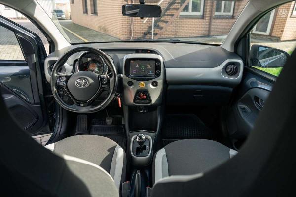 Pelēks Toyota Aygo 2016 Kretinga, ar dzinēja tilpumu 1.00 L un nobraukumu 133 tūkst. km par 5499 €, foto 6 vietnē AUTOMOTO.COM.LV