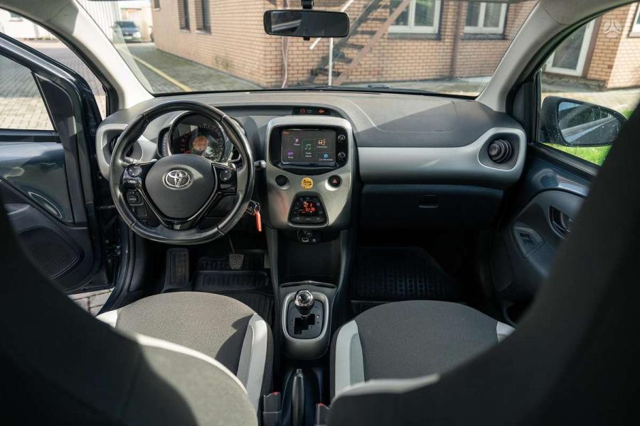 Pelēks Toyota Aygo 2016 Kretinga, ar dzinēja tilpumu 1.00 L un nobraukumu 133 tūkst. km par 5499 €, foto 6 vietnē AUTOMOTO.COM.LV