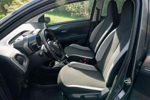 Pelēks Toyota Aygo 2016 Kretinga, ar dzinēja tilpumu 1.00 L un nobraukumu 133 tūkst. km par 5499 €, foto 7 vietnē AUTOMOTO.COM.LV