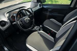 Pelēks Toyota Aygo 2016 Kretinga, ar dzinēja tilpumu 1.00 L un nobraukumu 133 tūkst. km par 5499 €, foto 8 vietnē AUTOMOTO.COM.LV