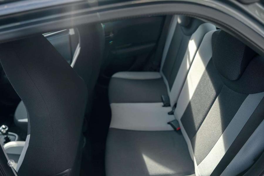 Pelēks Toyota Aygo 2016 Kretinga, ar dzinēja tilpumu 1.00 L un nobraukumu 133 tūkst. km par 5499 €, foto 9 vietnē AUTOMOTO.COM.LV