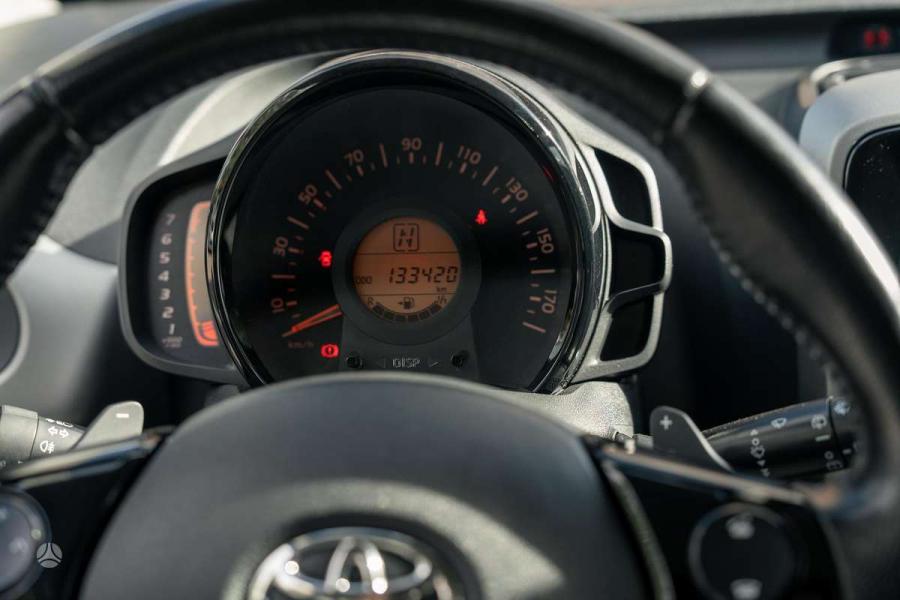 Pelēks Toyota Aygo 2016 Kretinga, ar dzinēja tilpumu 1.00 L un nobraukumu 133 tūkst. km par 5499 €, foto 10 vietnē AUTOMOTO.COM.LV