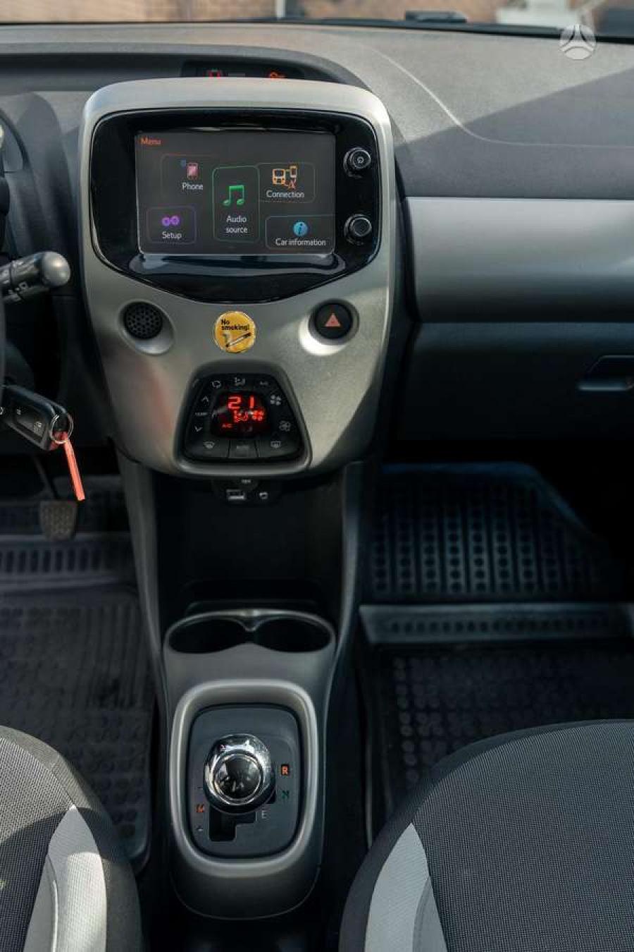 Pelēks Toyota Aygo 2016 Kretinga, ar dzinēja tilpumu 1.00 L un nobraukumu 133 tūkst. km par 5499 €, foto 12 vietnē AUTOMOTO.COM.LV